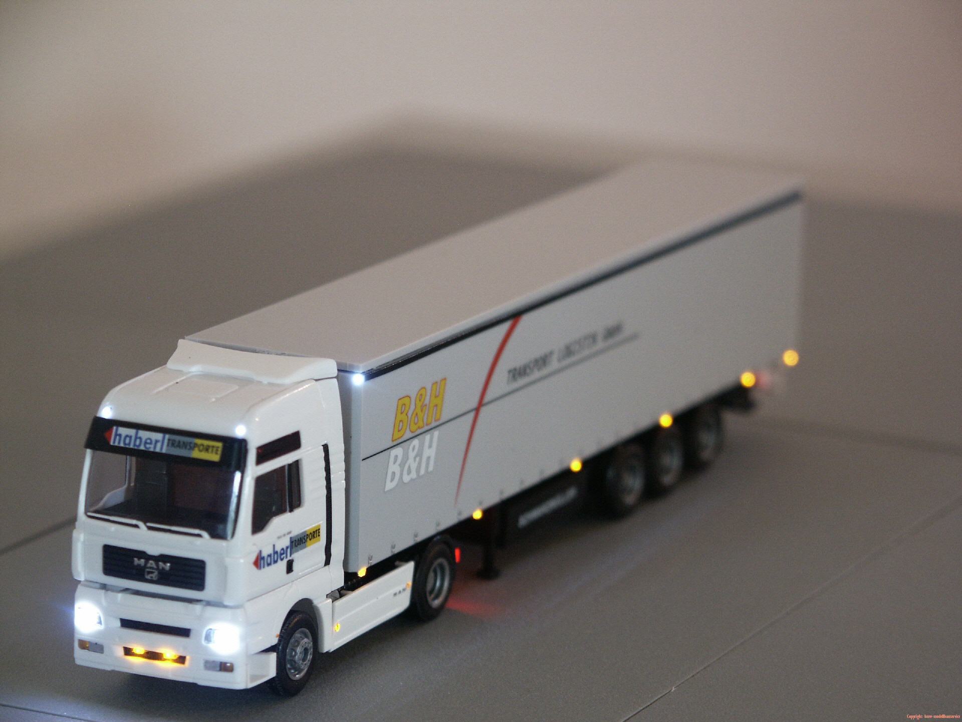 LKWs mit LED-Beleuchtung